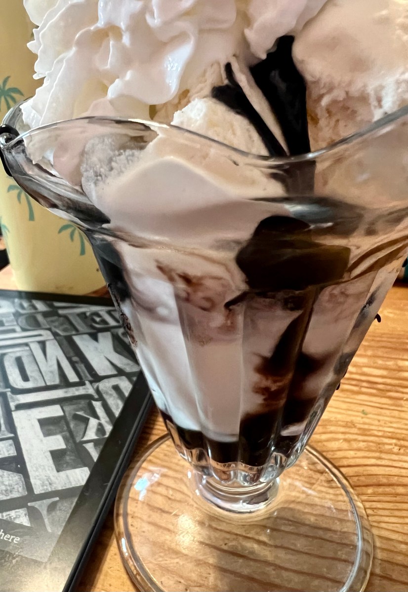 Day 1127: Ice Cream Sundaes – Rachel Eats Dinner